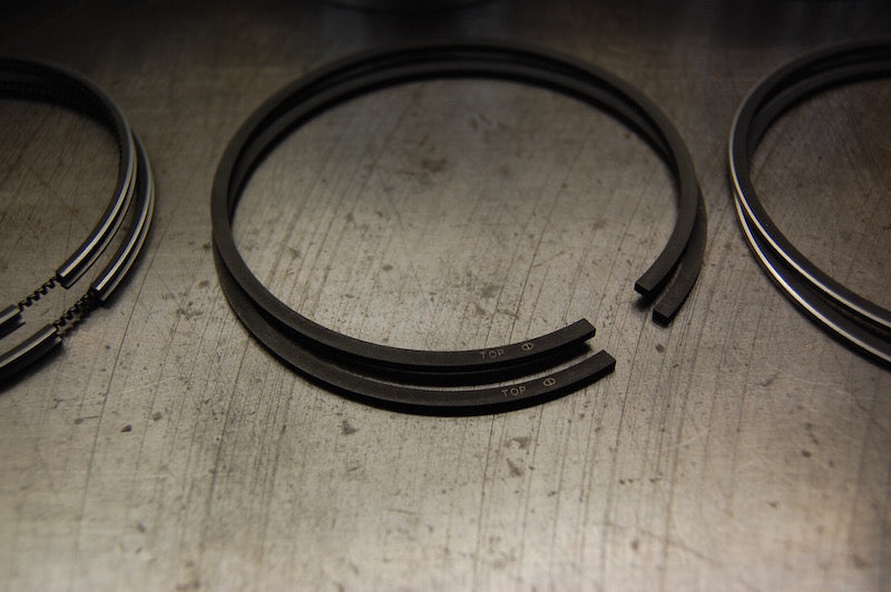 Triumph Hepolite 650 piston and ring kit – Franz and Grubb Engine