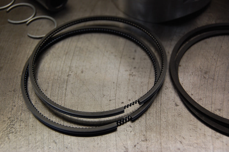 Triumph Hepolite 750 twins piston and ring kit – Franz and Grubb Engine